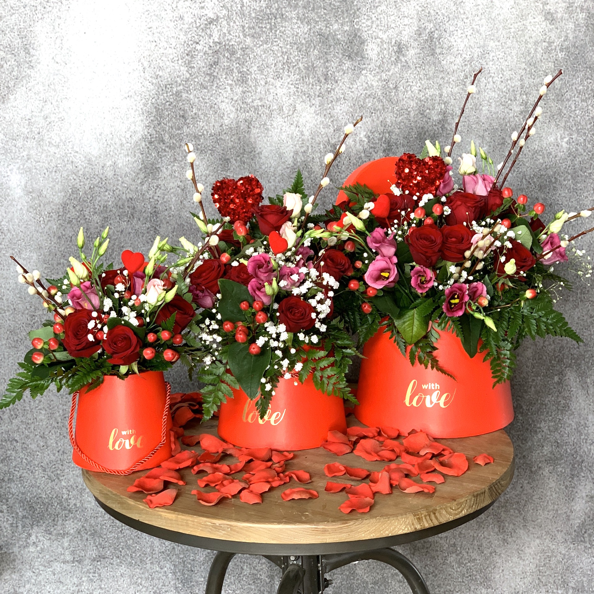 Boite de fleurs fraiches, St valentin, Blanc et Rouge